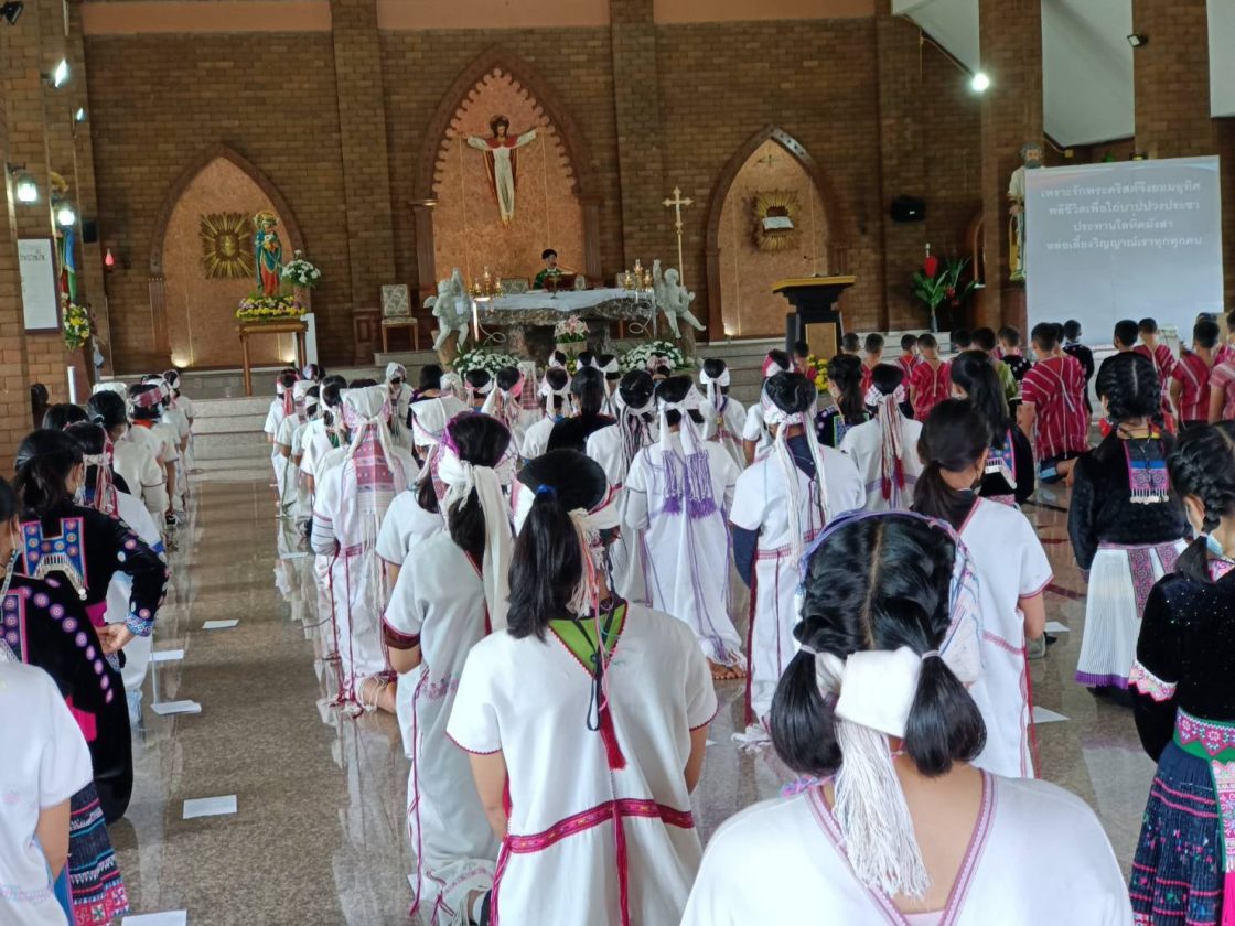 With schools closed, priest in Thailand holds catechism classes - LiCAS ...