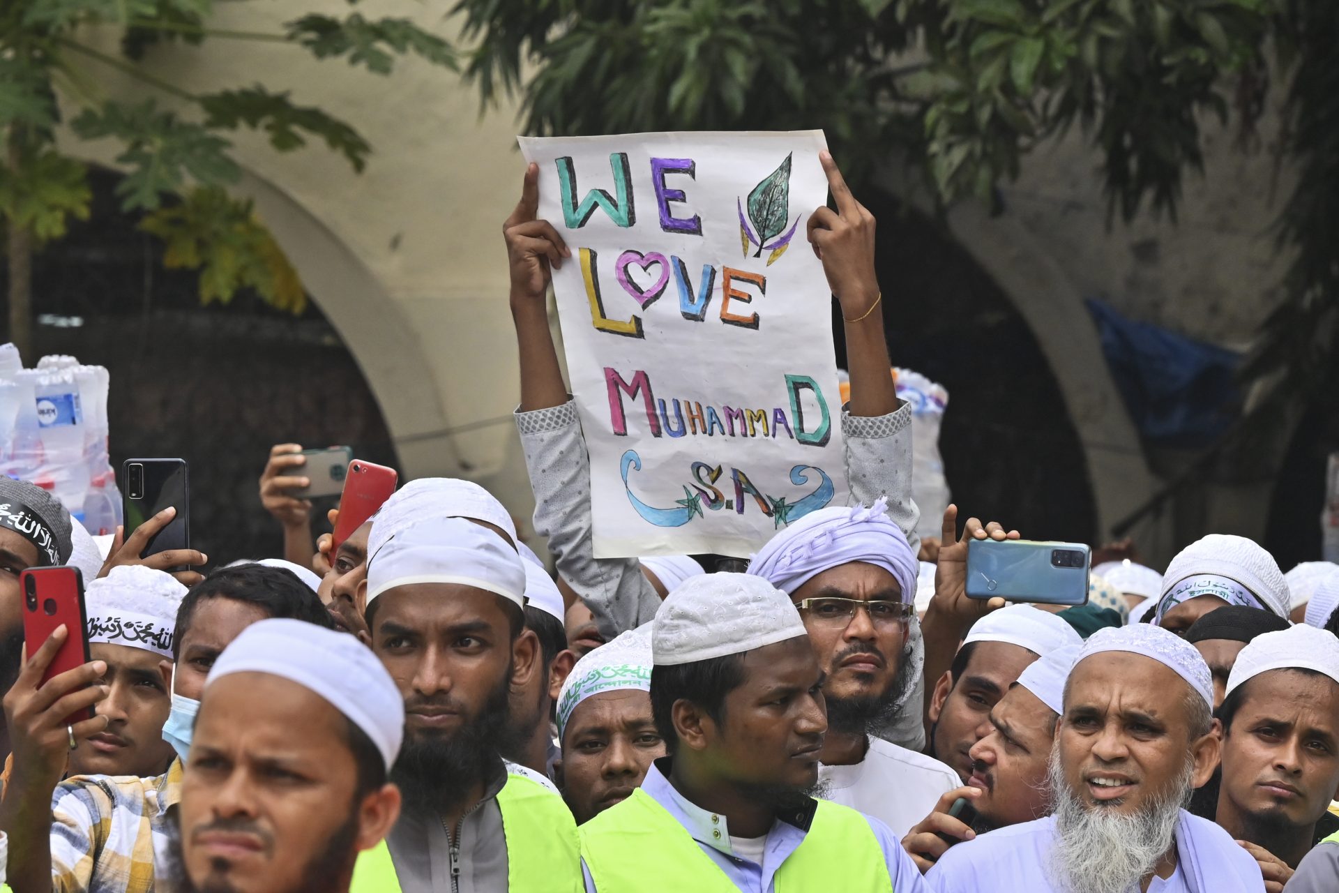 Thousands of Muslims protest in Bangladesh over prophet remarks by ...