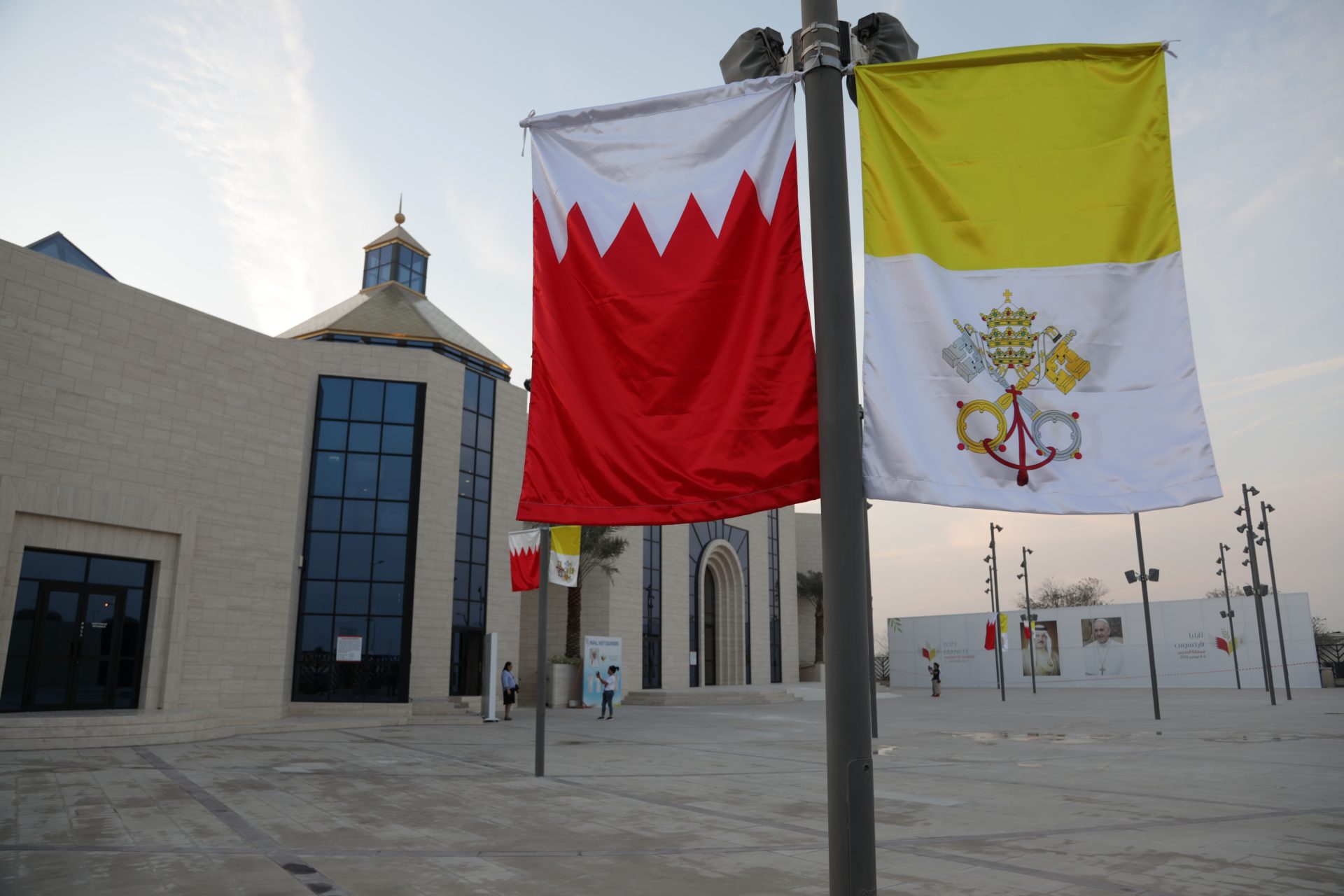 Pope in Bahrain: From a few Catholics to a multitude - LiCAS.news ...