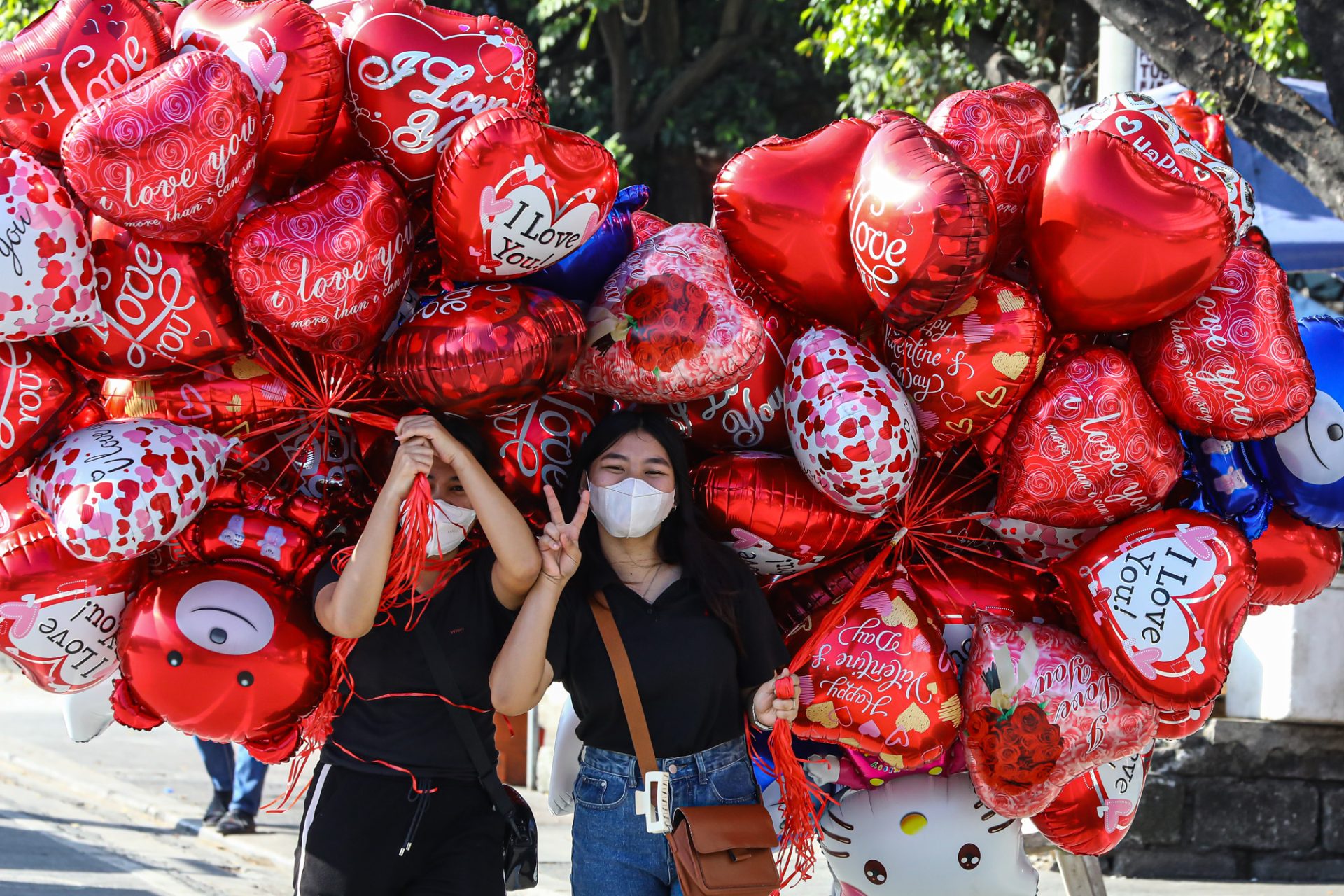 Philippine Mayor Gives Singles Extra Pay On Valentine s Day LiCAS philippine-mayor-gives-singles-extra-pay-on-valentine-s-day-licas