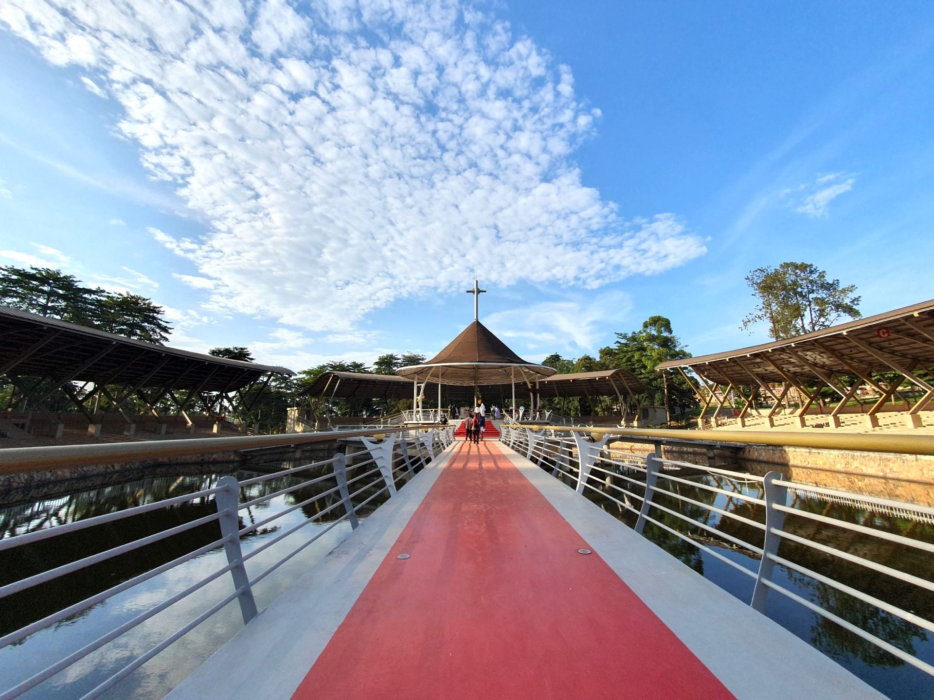 Vatican official urges journalists to make refugees’ aspirations 'known ...