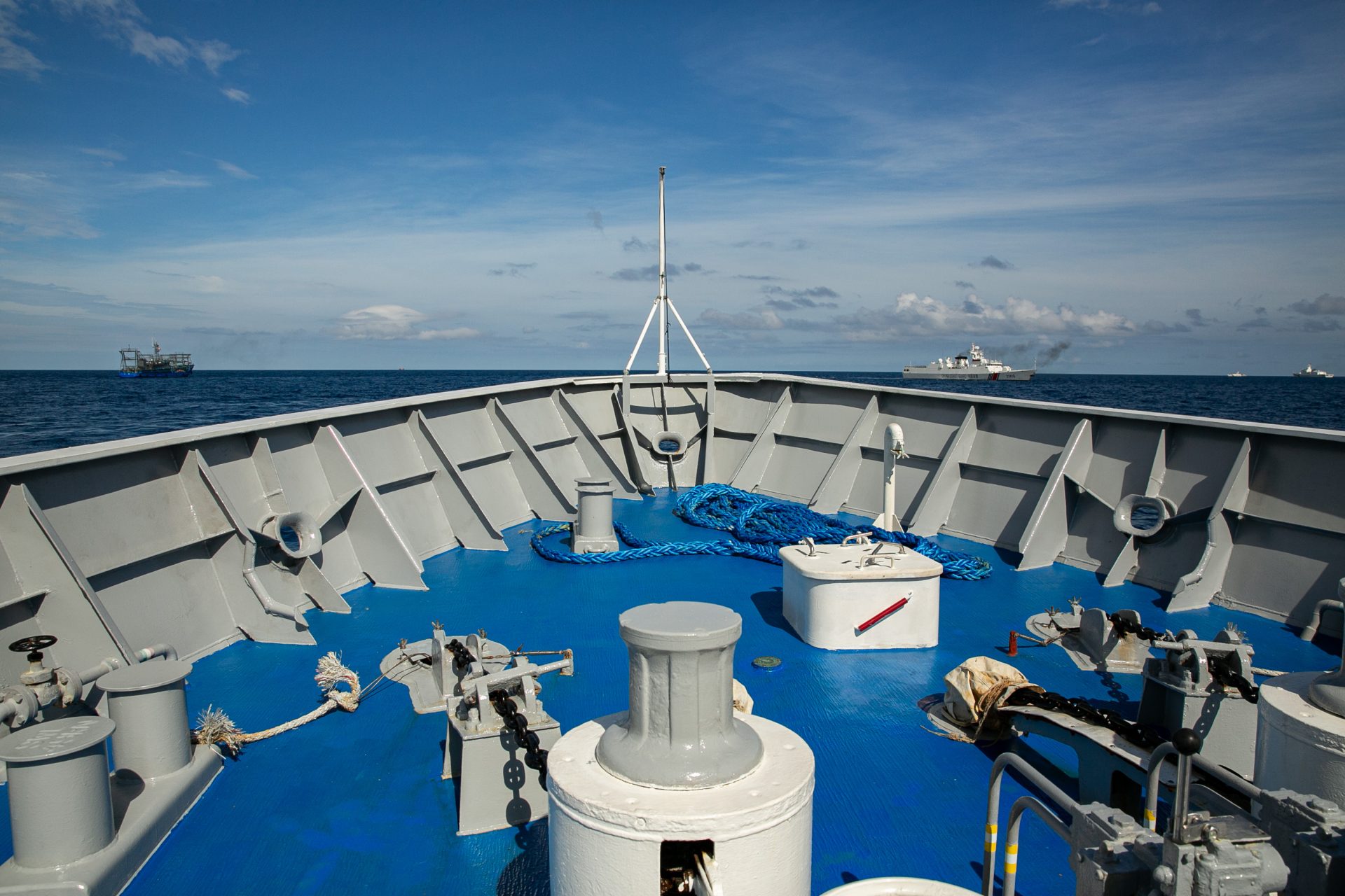 IN PHOTOS: ‘David and Goliath’ in South China Sea - LiCAS.news | Light ...