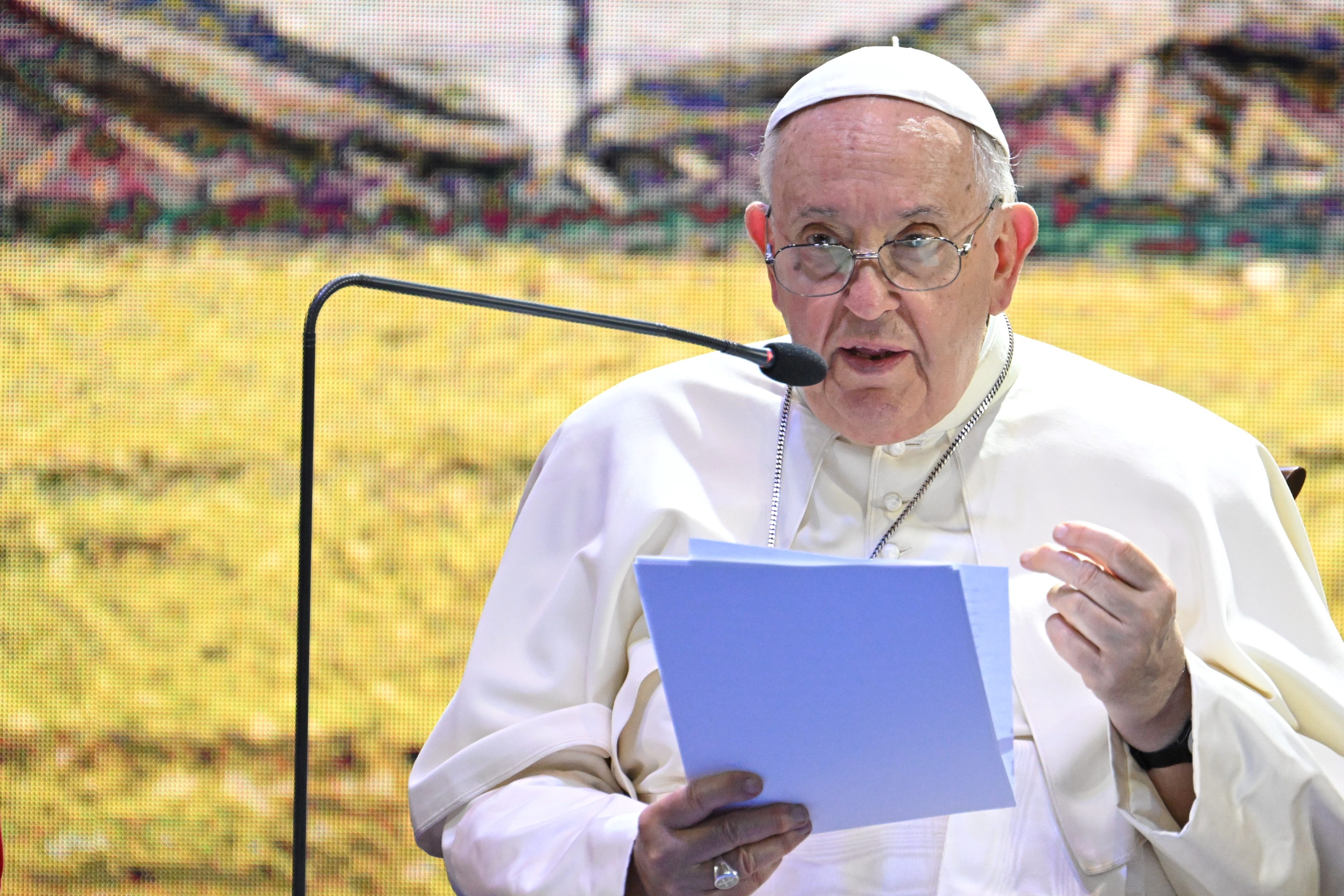 Vatican apologizes after pope’s derogatory remark on gay men in ...