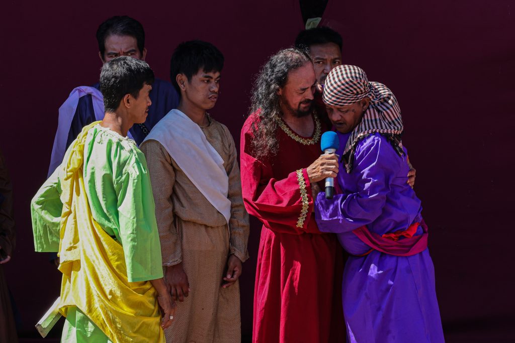 Photos: Philippine town of Paete revives centuries-old ‘Senakulo ...