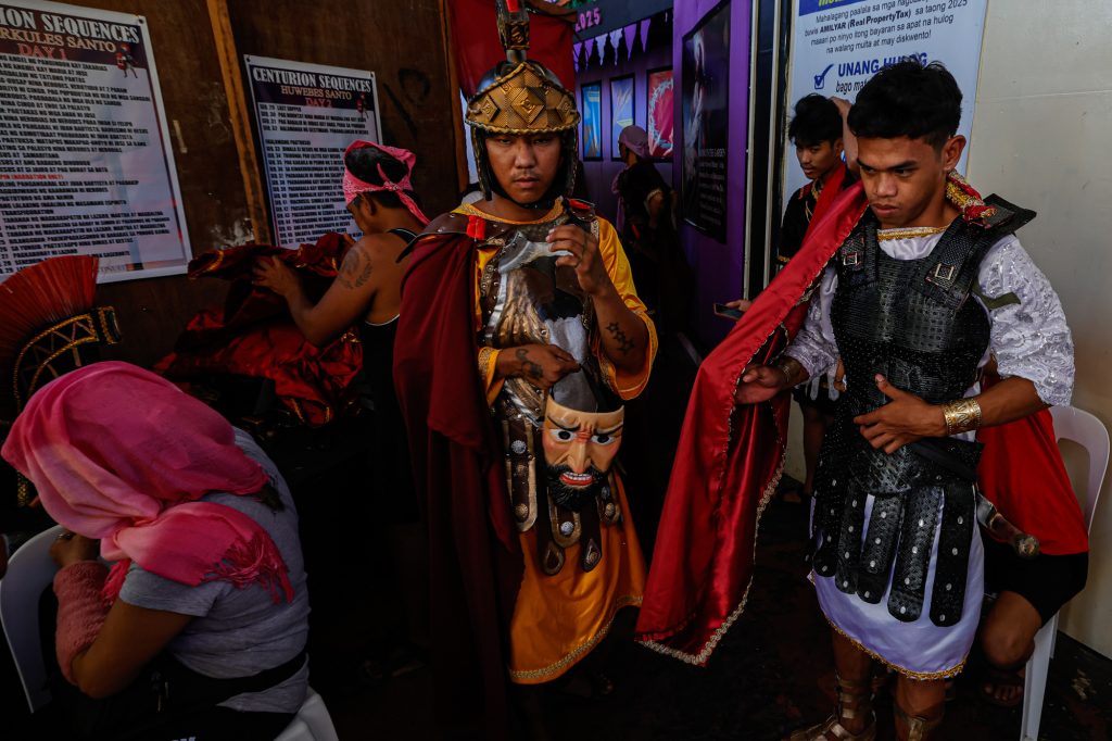 Photos: Philippine town of Paete revives centuries-old ‘Senakulo ...