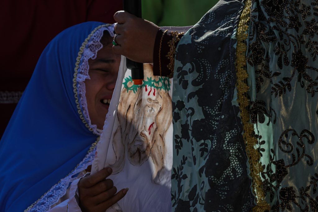 Photos: Philippine town of Paete revives centuries-old ‘Senakulo ...