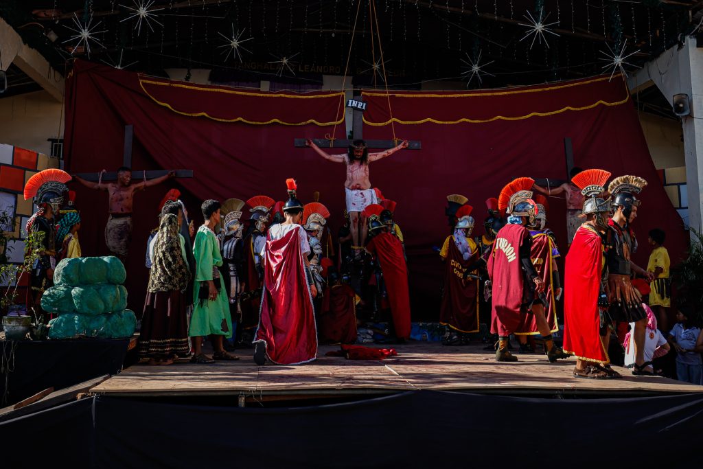 Photos: Philippine town of Paete revives centuries-old ‘Senakulo ...