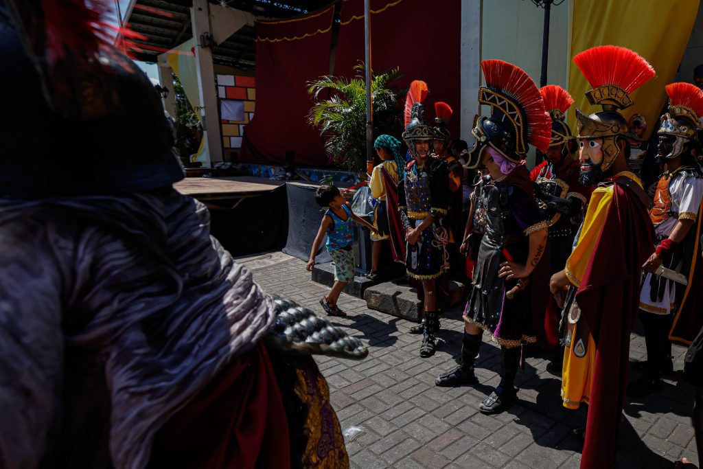 Photos: Philippine town of Paete revives centuries-old ‘Senakulo ...