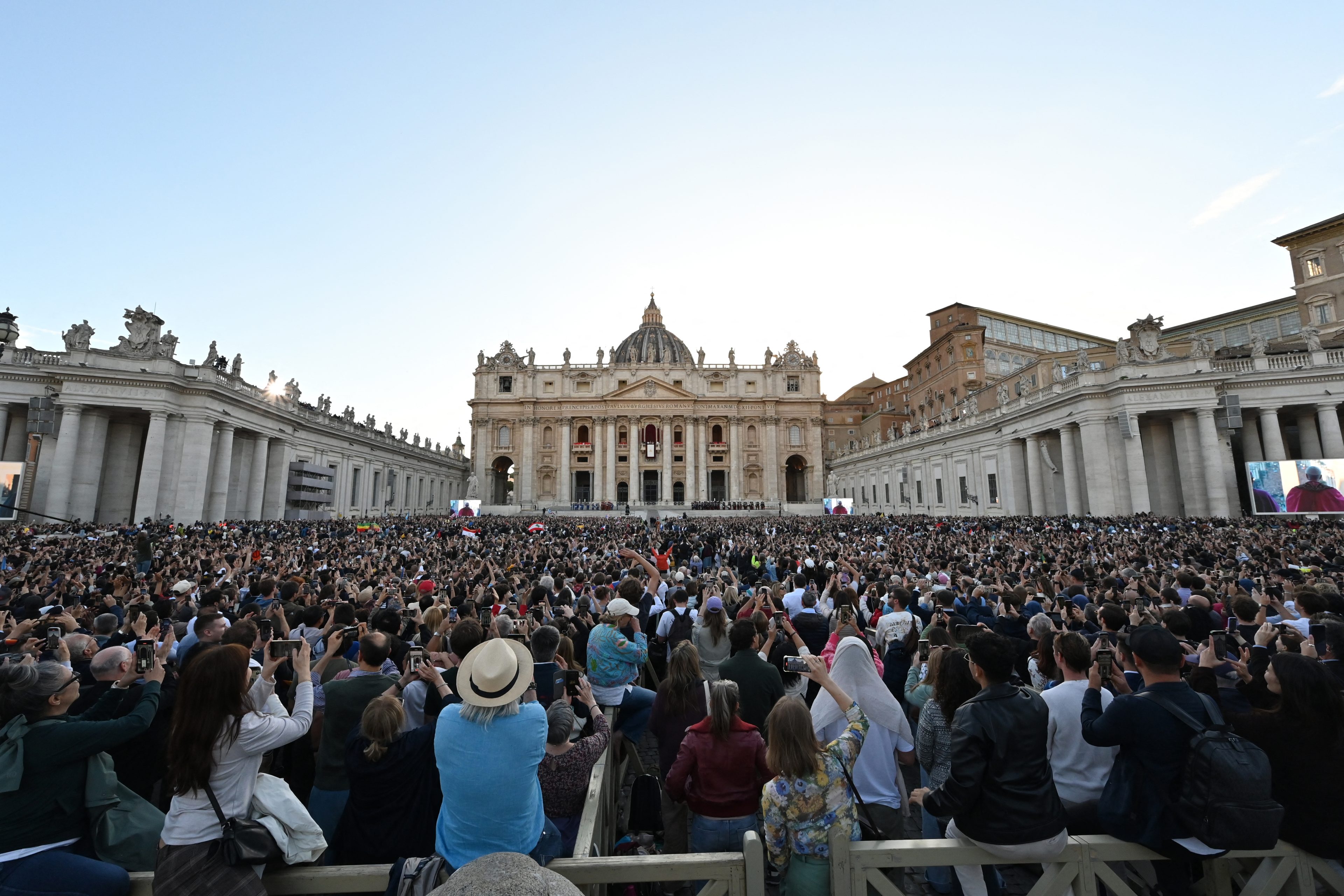 2025 in numbers: Over 3 million faithful visited the Vatican - LiCAS ...