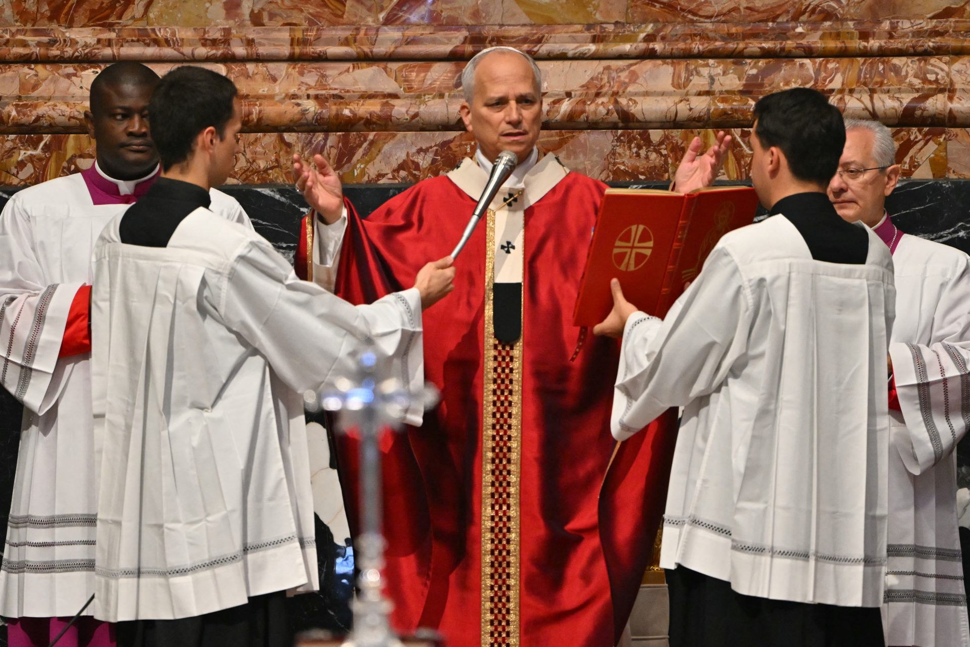 Pope Leo visits Basilica of St. Mary Major; prays at Pope Francis' tomb ...